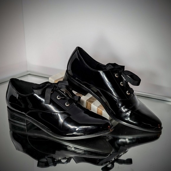 Aldo | Shoes | Aldo Black Oxfords With Patent Leather Shine With Ribbon ...